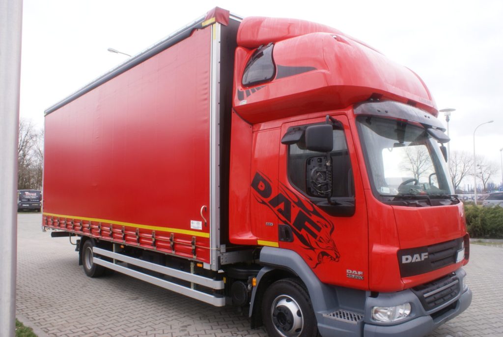 DAF LF with elevated Aero Cab Long roof – Lamar